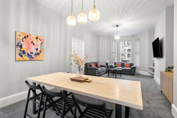 Large Stylish 6 Bedroom House - Cornwall