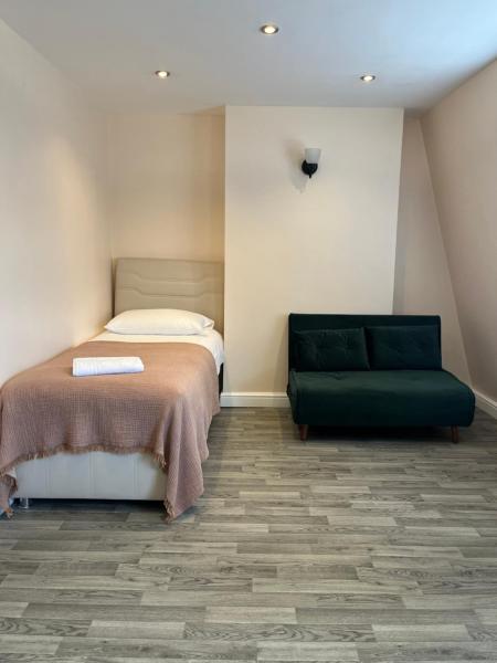 The Lily Aparts - Londres