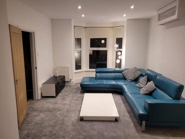 Bright Victorian Detached Moments From The Center With Parking - Horsham