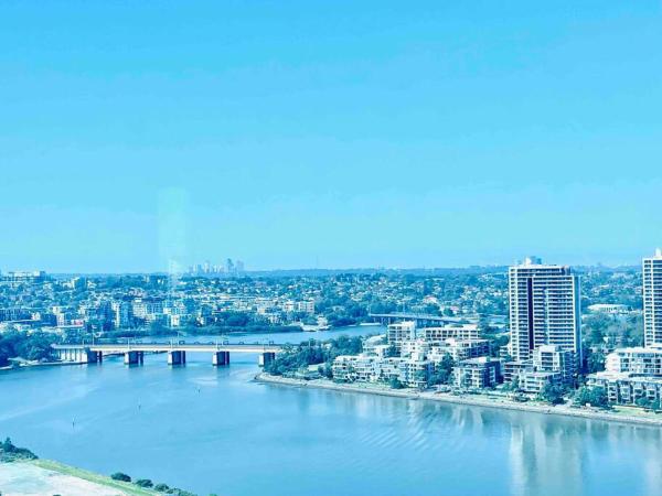 Luxious Startling Waterview Highrise Condo - Auburn