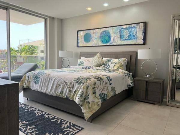 Luxurious Beachfront Apartment In O Condominiums - 아루바