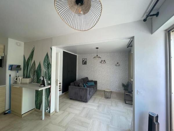 Grand Studio Dans Résidence Avec Piscine - Plage de Hyères