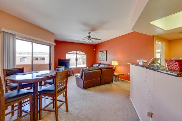 Sunny First-floor Phoenix Condo With Community Pool - Camelback Ranch