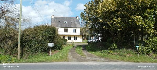 Saint Brieuc Sortie Ville Logement Dans Maison Année 1970 Disposant De 5 Chambres 6 Personnes Adultes Ou Enfants - Pordic