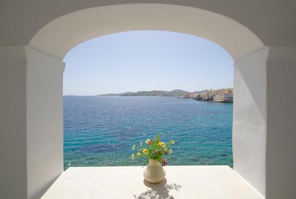 Floris Manor - Эрмуполис