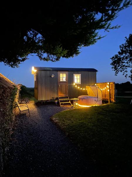 Sheelin Huts Blue, Hot-tub Available From 1st April Until 1st November - アイルランド