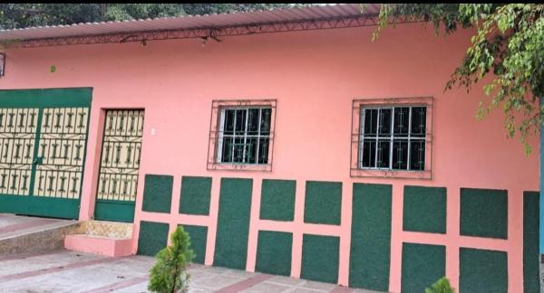 Reyes, Hostal & Bar - Santa Ana