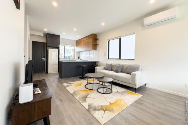 Modern 3-bds Townhouse In South Auckland - Auckland