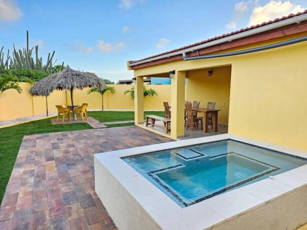 Yellow Cunucu-4 Bedrooms House - Aruba