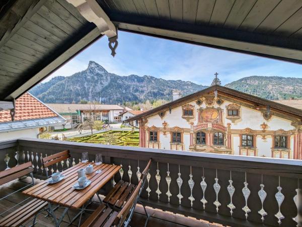 Neu! Moderner Bayrischer Flair Vor Pilatushaus - Oberammergau
