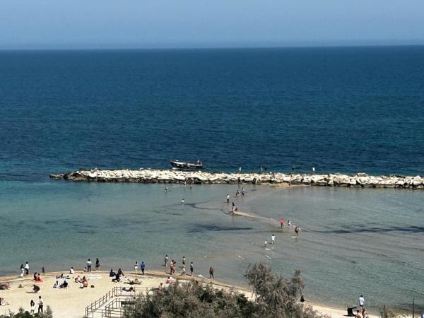 Front Beach Apartment - 3 Bedrooms - Bari