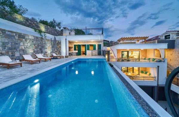 Exclusive Villa Amara, Heated Pool - Sea View - Supetar