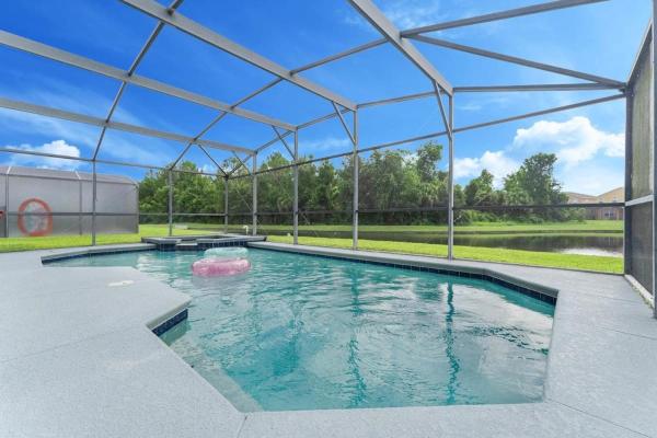 Stunning Newly Renovated Pool Home Close To Disney - Haines City, FL