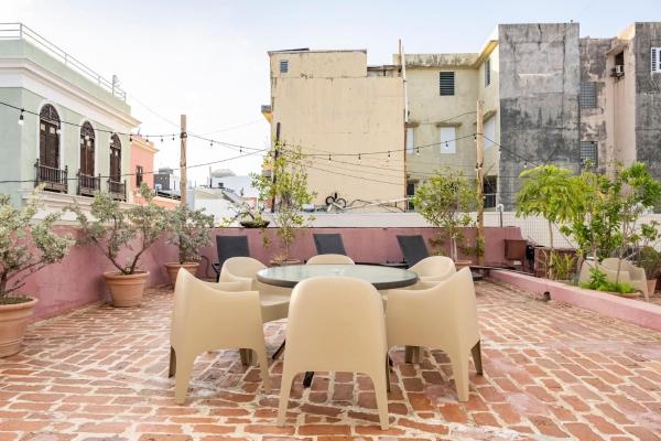 Center Of Old San Juan With Rooftop Garden - Levittown