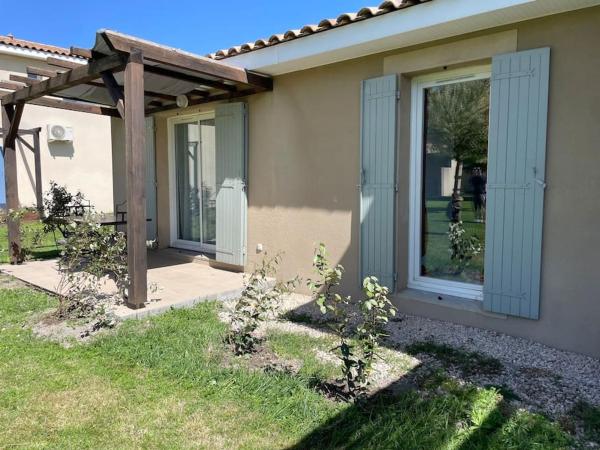 Villa Tia - Maisonnette - 2 Chb - 2 Sdb - Clim- Piscines - Bord De Lac - - Le Thor