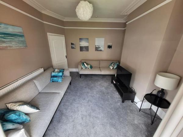 4 Bedroom House, 8 Min To City! - Cheshire