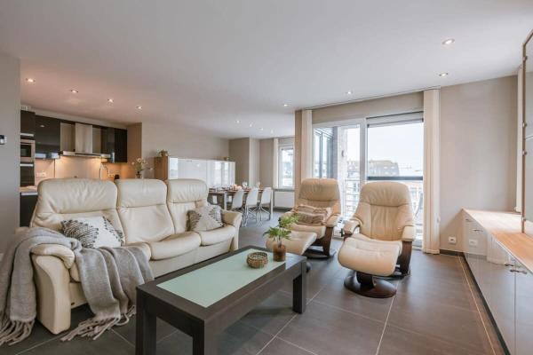 Casiola - Spacious Apartment With Private Car Park - Blankenberge