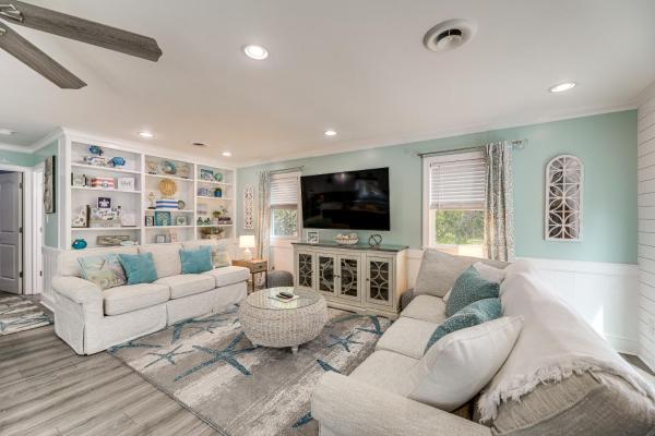 Emerald Isle Beach House Walk To The Sand! - Emerald Isle, NC