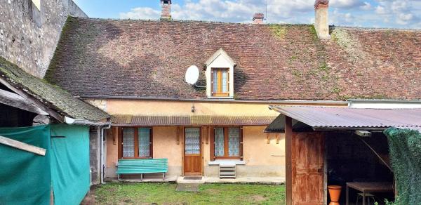 Maison Charmante Au Cœur De Pousseaux Avec Grand Jardin - Clamecy