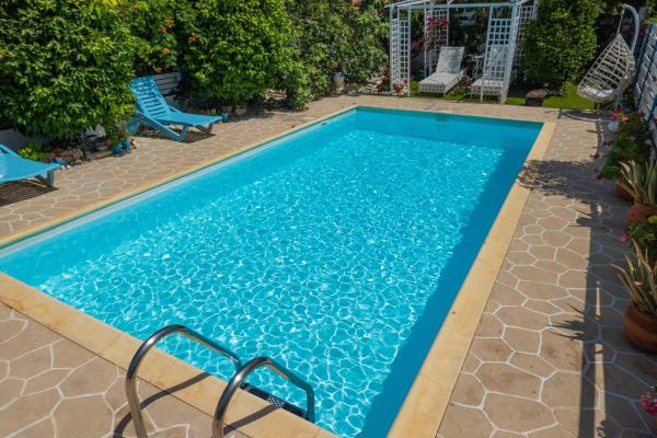 Greek Island Style 2 Bedroom Villa With Pool Next To The Sea - Larnaca