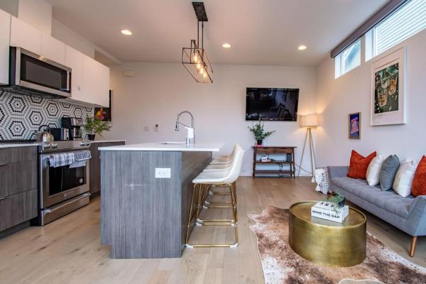 Modern 3 Bedroom Townhouse With Private Rooftop - Bainbridge Island, WA