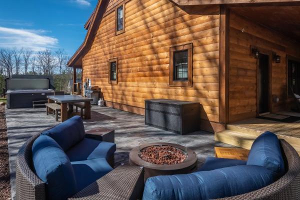 Rockwell: New W/ Dock Slip, Hot Tub, Lake Access, Dog Friendly - Oakland, MD