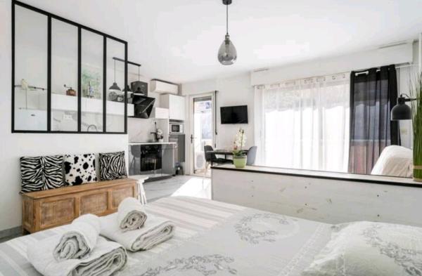 Design Loft Studio Climatisé Parking Et Piscine - Marineland - Antibes