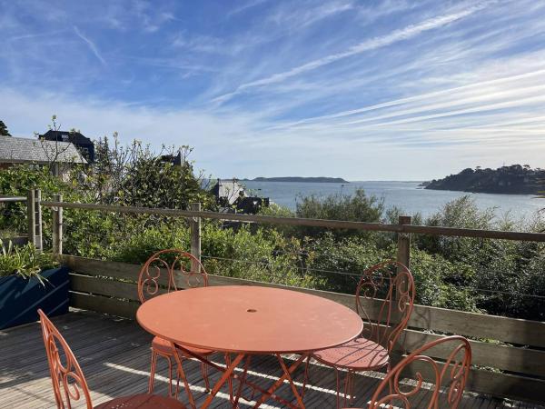 Appartement Avec Vue Sur Mer, Proche Plage, Terrasse Et Parking à Perros-guirec - Fr-1-368-417 - Plage Saint Guirec