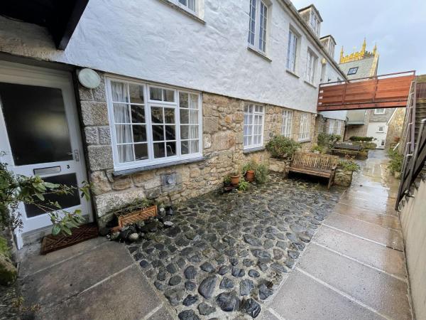 3 Redfern Court - St Ives