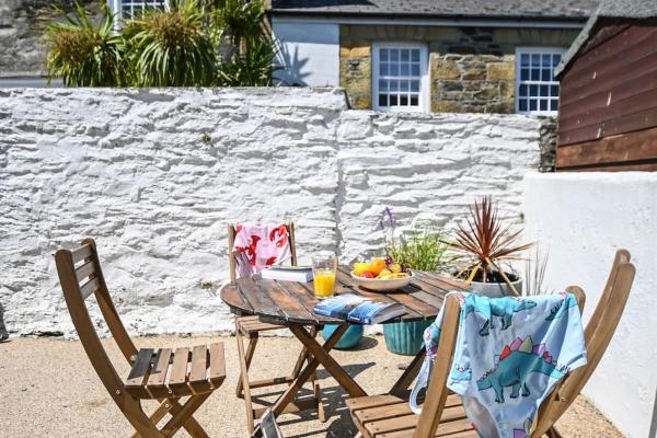 Palms 2 - Central, 5 Mins Walk To Beach + Parking! - Mawgan Porth