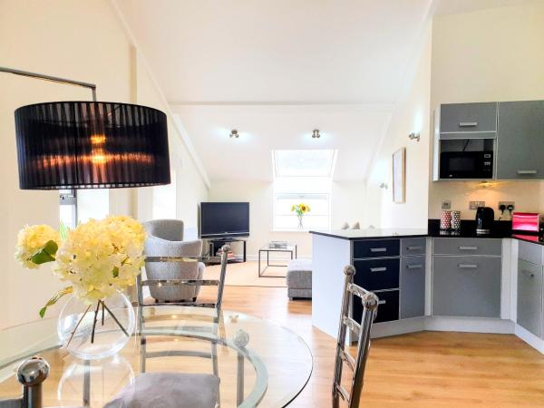 The Penthouse At Regent House Light And Airy Top Floor With Lift Access 1 Bedroom En-suite Luxury Apartment Ultra Central Location - 하로게이트