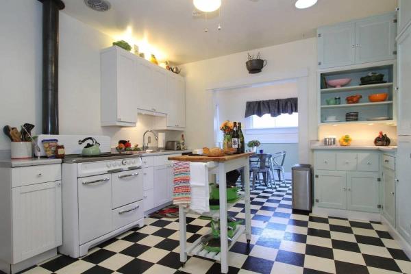 Retro Bungalow - Santa Rosa, CA