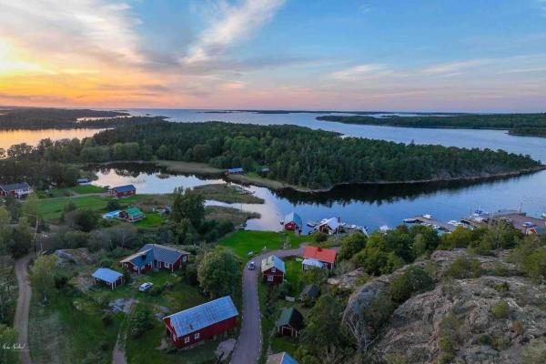 Kalles, Skärgårdsidyll Med Utsikt öVer Hamnsundet - Kumlinge