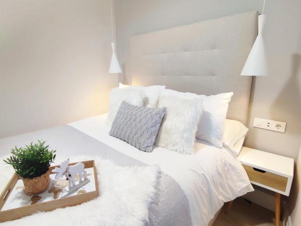 Vista Al Puerto. - Finisterre, España