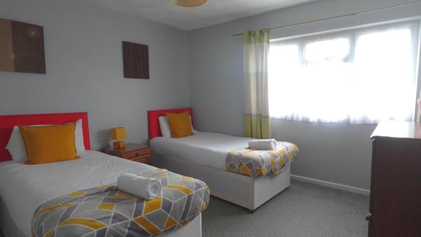 Eddiwick House - Huku Kwetu Dunstable -Spacious 4 Bedroom House - Hertfordshire