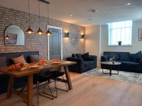 Apartment 2 Old Conservative Club In Historic Town - Pass The Keys - Caernarfon