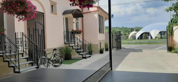 Three Rivers Apartments - Private Free Parking, Self Check-in - Oradea