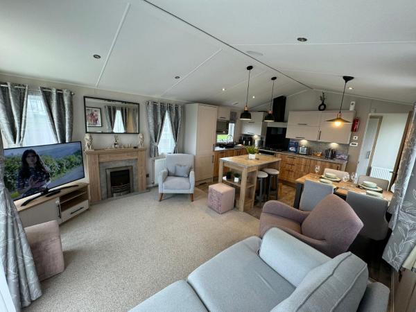 Golden Anchor - The Waverley - Coastal Caravan Breaks - Anderby Creek