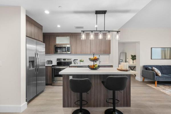 New Stylish Condo In Hollywood - Hollywood, FL