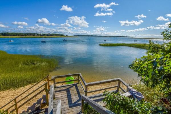 Waterfront Views Of Creek- Beach Access! - Wellfleet, MA