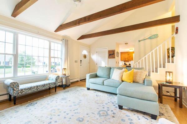Stylish Home Dog Friendly Close To Beach - Yarmouth Port, MA