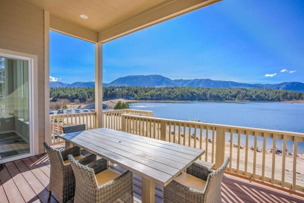 Luxury Lake House With Mountain Views & Hot Tub - Colorado