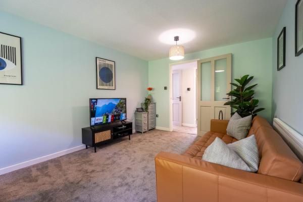 Park View- 2 Bed Apartment Close To East Surrey Hospital - Redhill