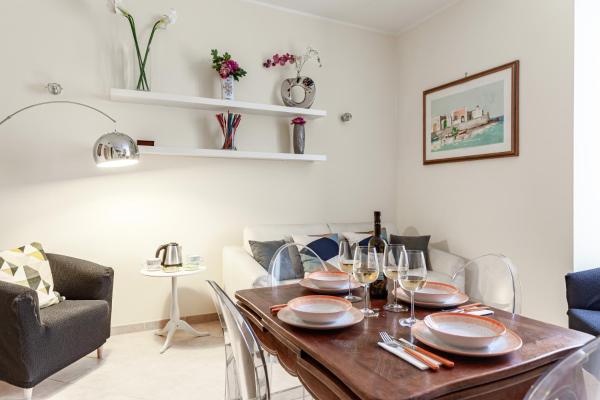 Hostly-volturno Suite Apartment-center Of Rome - Monti