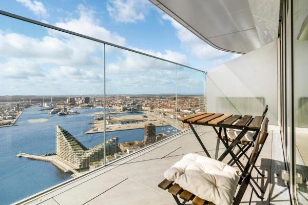 Above The Clouds On 42nd Floor - Aarhus