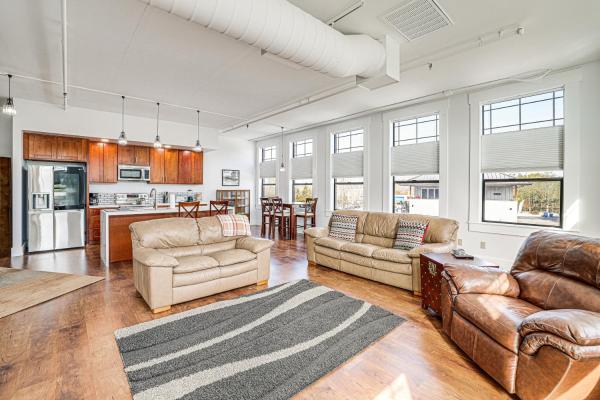 Modern Blaine Condo Rental Less Than 1 Mi To Boat Harbor! - Surrey