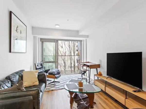 Central Modern Apartment With Remote Working Space - North Shore