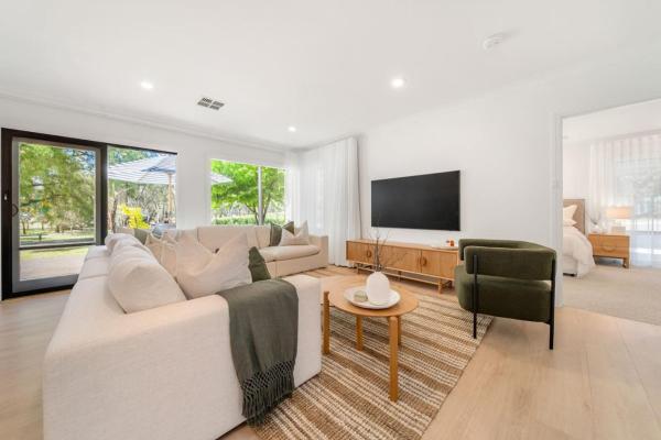 The Grape Escape Location And Style On Shiraz Trail - McLaren Vale