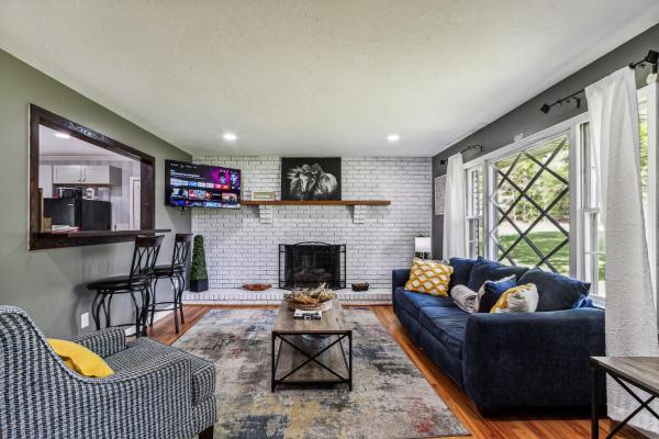 Spacious 4br Marietta Home, Perfect For Families - Acworth, GA