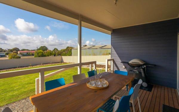 Bryant Blue 10 Bryant Crescent, Goolwa Beach Light-filled Family Beach House Walk To Goolwa Beach Sleeps 10 Pets Negotiable - Middleton